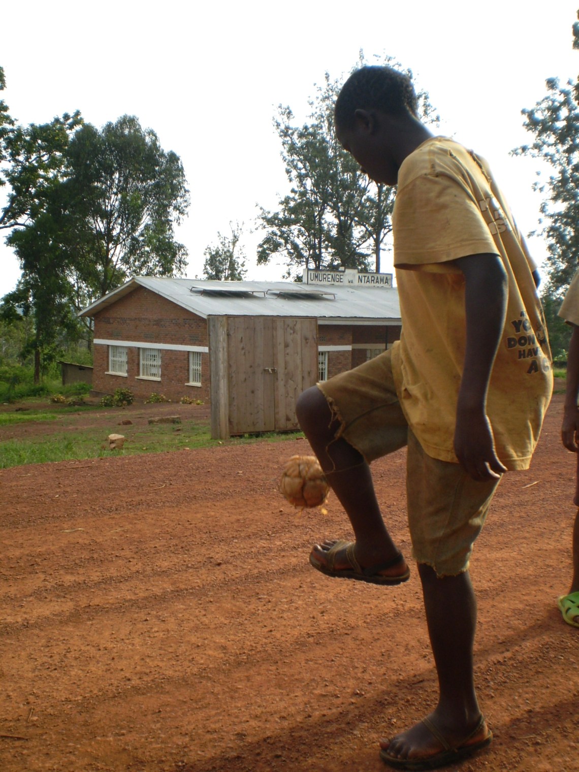 Banana-leaf balls, making friends and a bitter falling out – Hey Loons